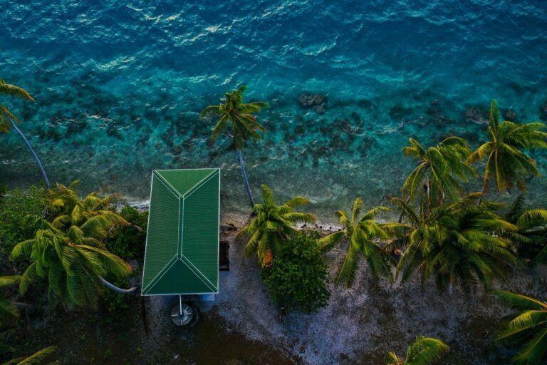 The Complete Travel Guide to Manihiki - Cook Islands Pocket Guide