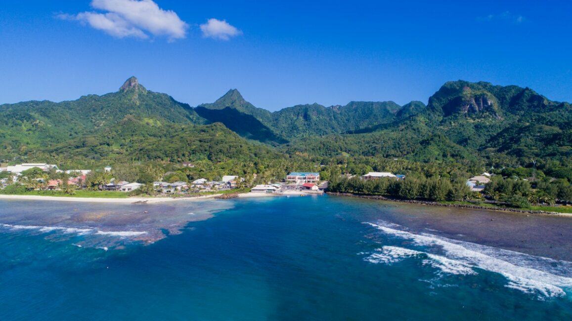 9 Best Places to Surf in Rarotonga & the Cook Islands 🌊