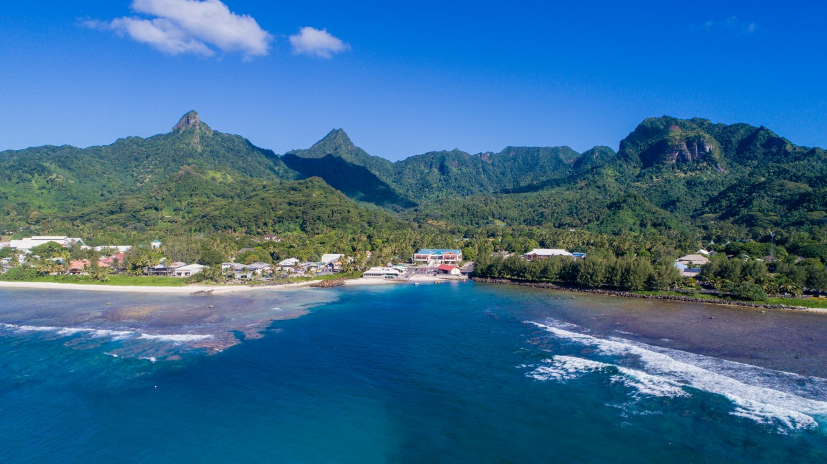 9 Best Places to Surf in Rarotonga & the Cook Islands 🌊