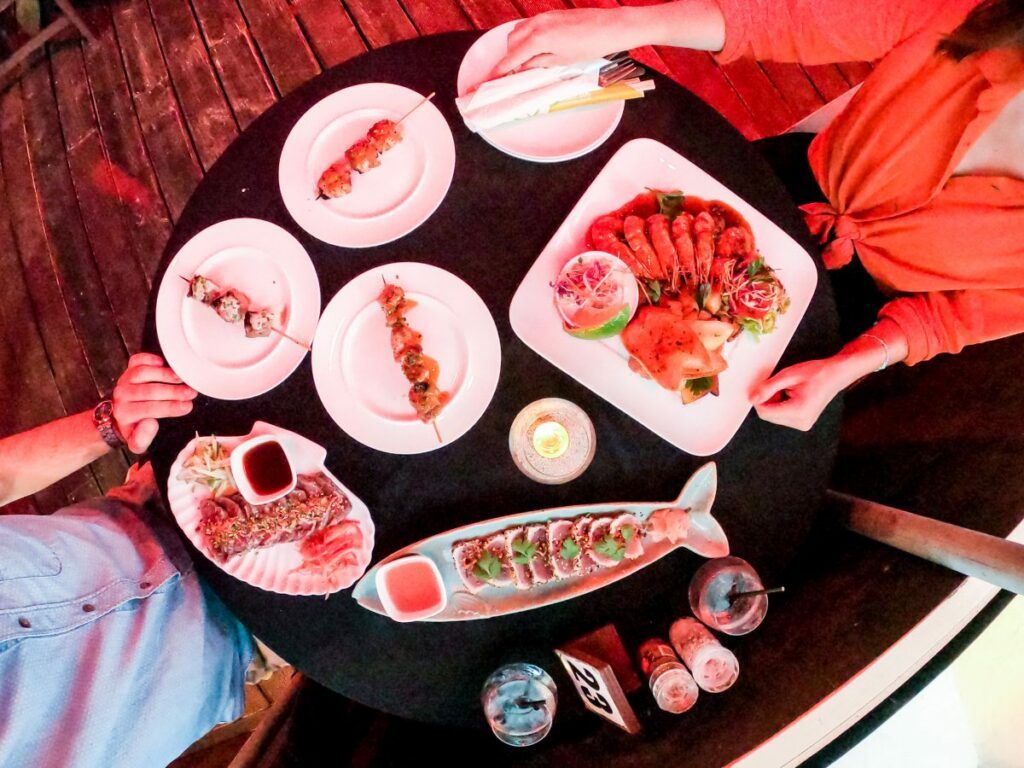 15 Ways to Save Money on Food in Rarotonga & the Cook Islands 🍔